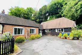 Hambleden Bridge Club, Between Henley-on-Thames and Marlow